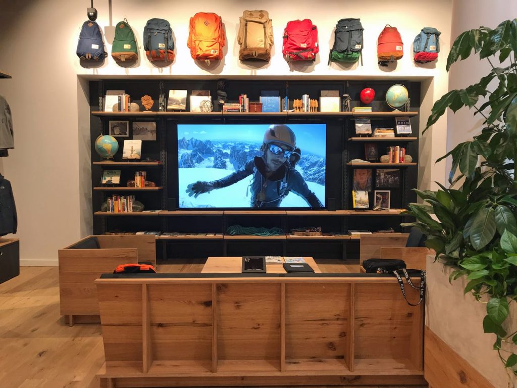 North-Face-Interactive-Display - visualmerchandisinghowto.com