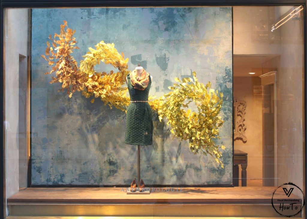 Fall Window Displays - visualmerchandisinghowto.com
