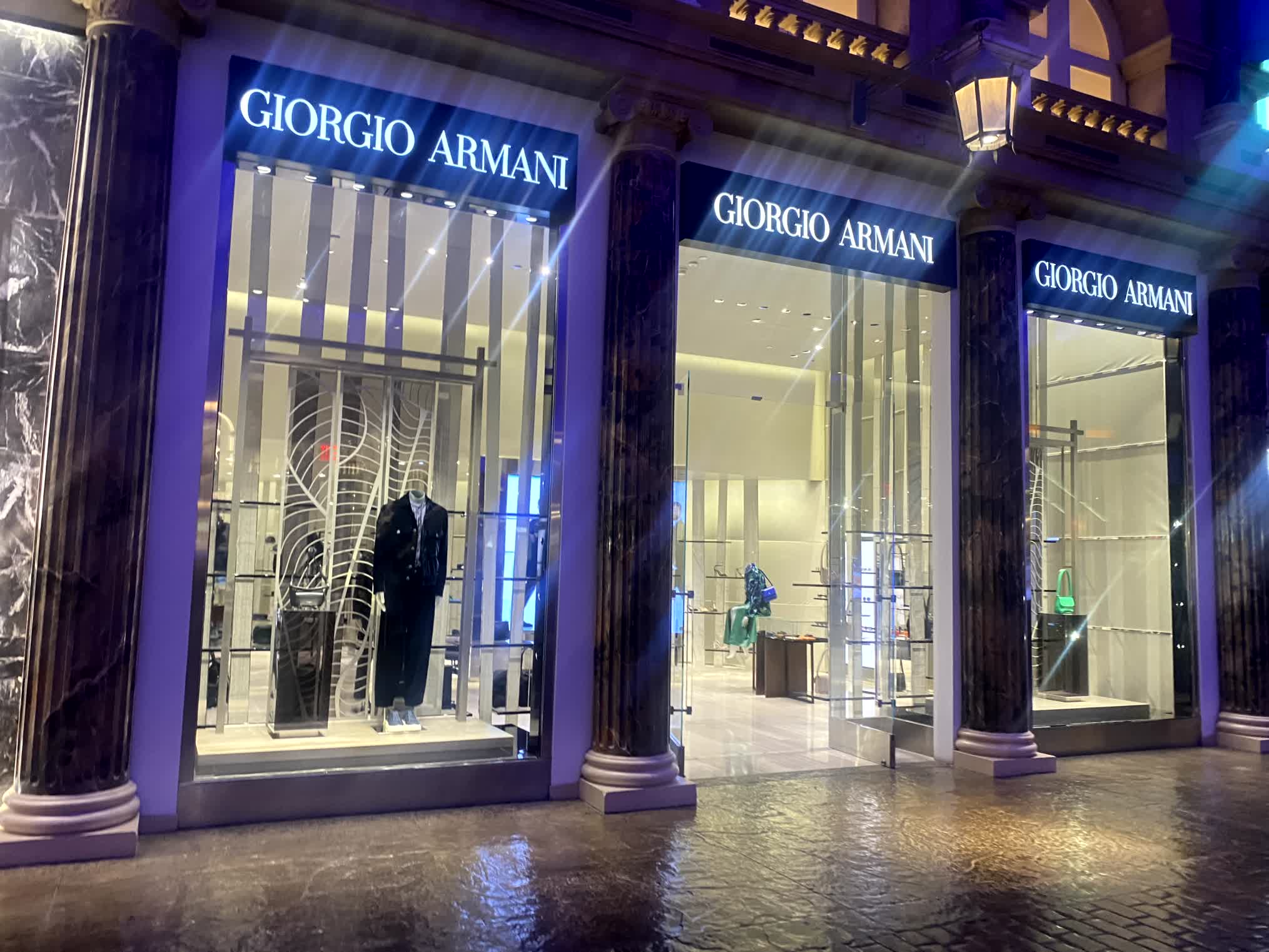 Giorgio Armani Store Window Display at The Forum in Ceasar's Palace Las ...
