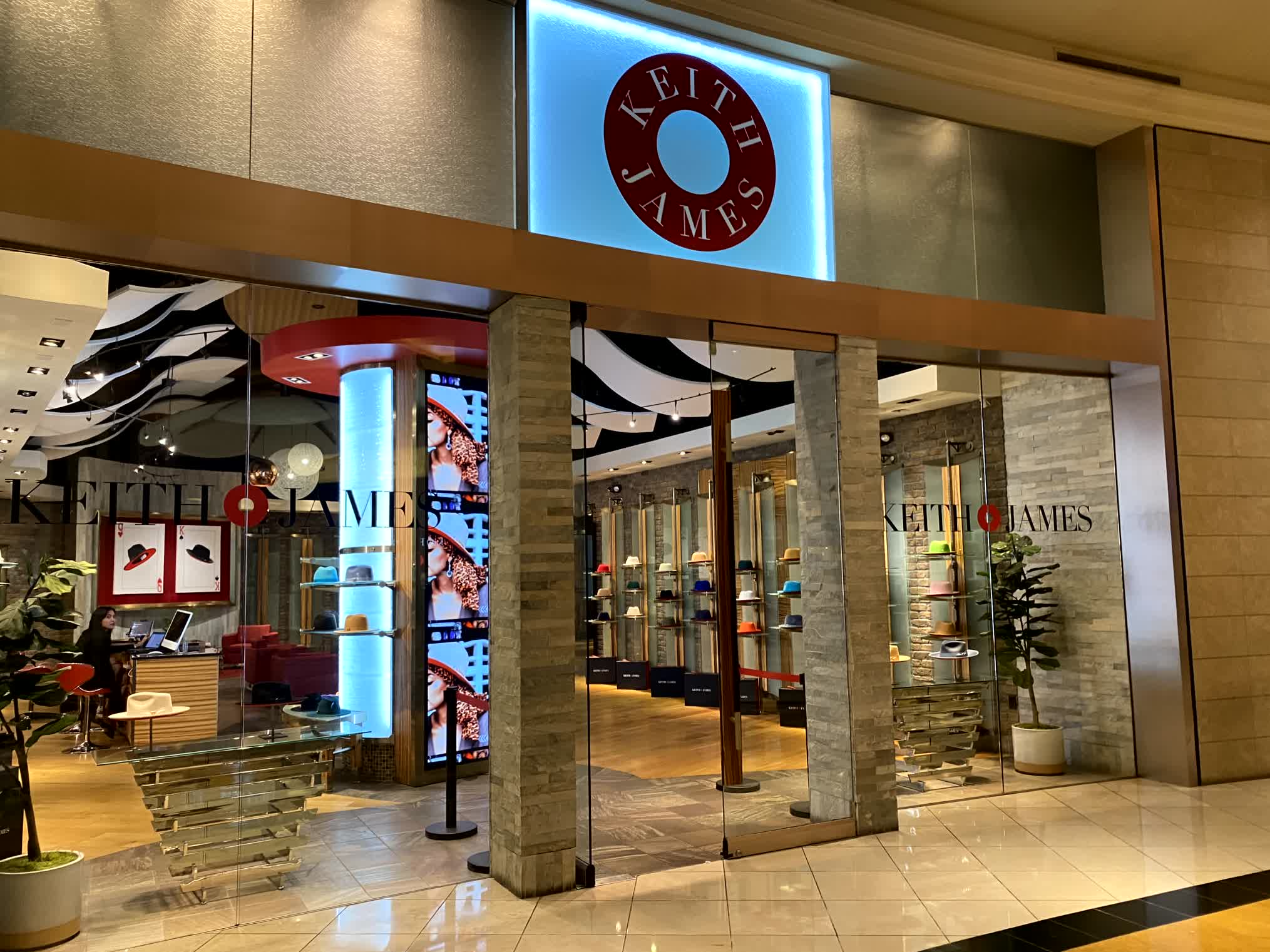 Keith James Store Window Display at The Forum in Ceasar's Palace Las ...