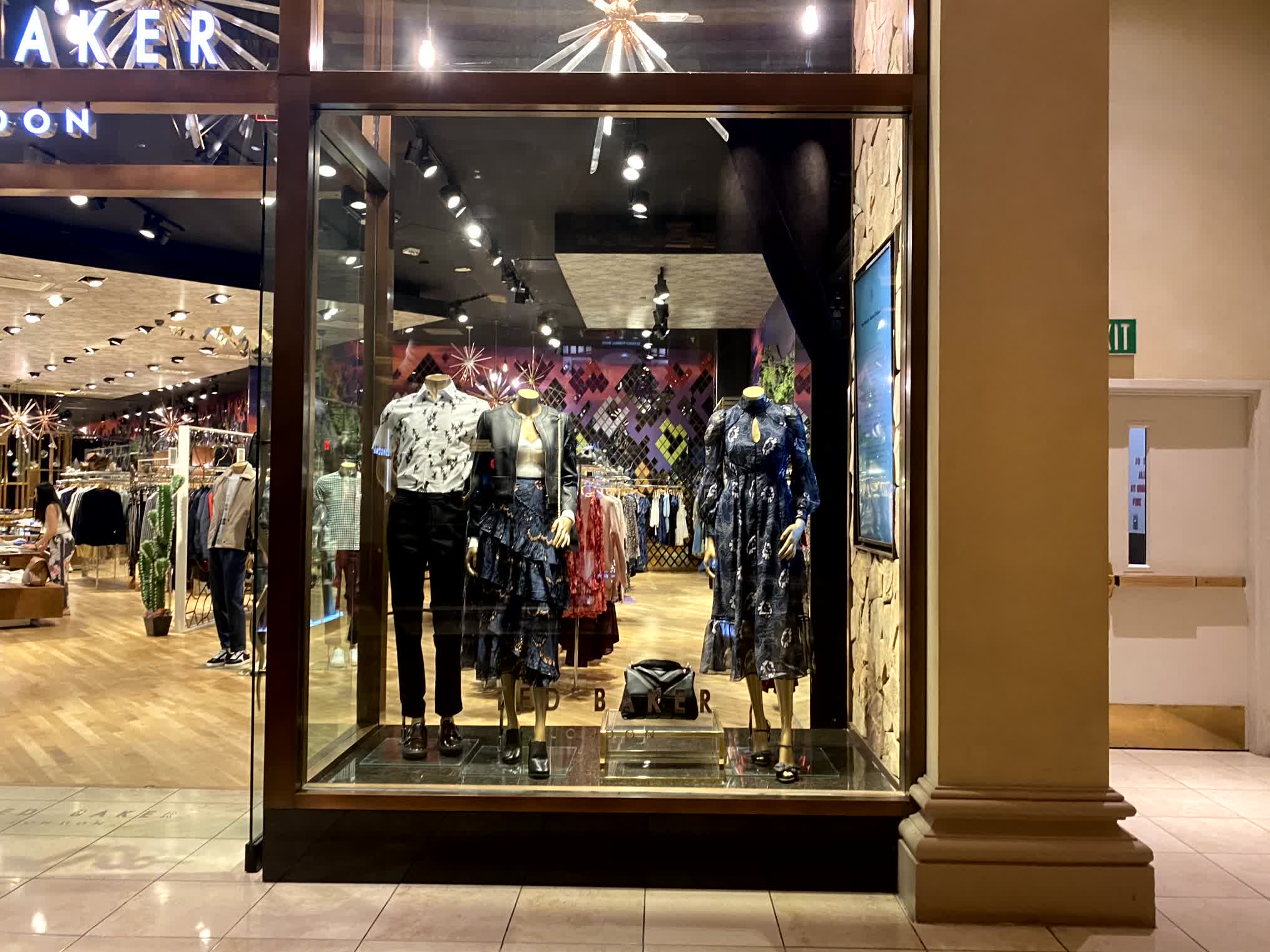 Ted Baker London Store Window Display at The Forum in Ceasar's Palace ...