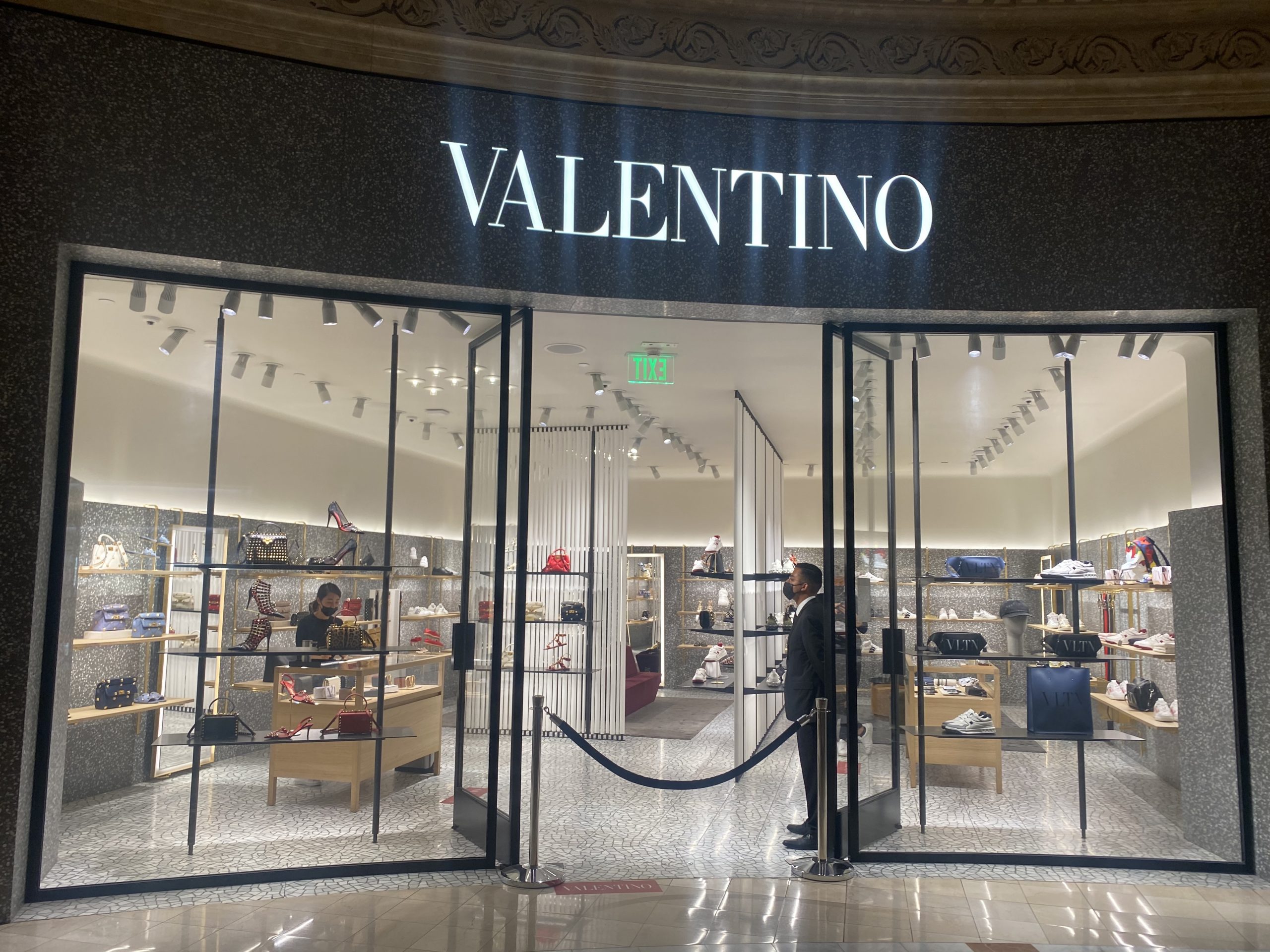 Valentino Store Window Display at The Forum in Ceasar's Palace Las ...